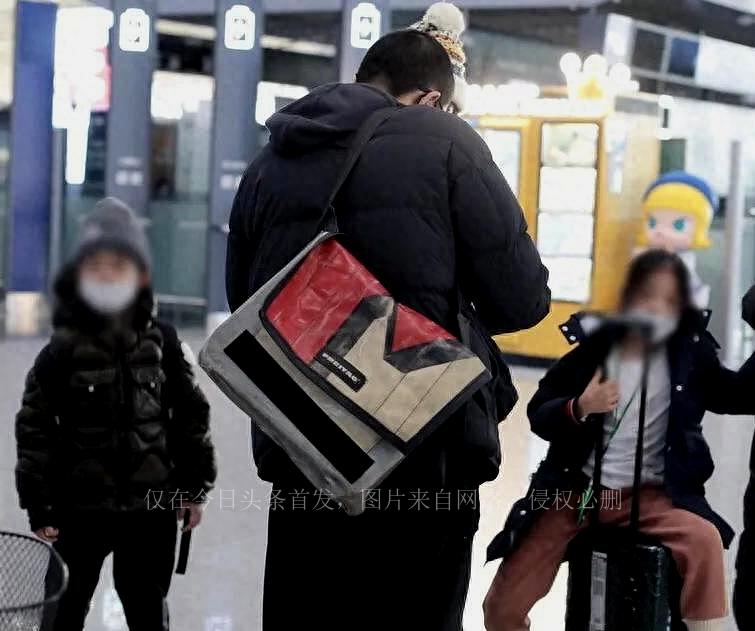 Mei Ting and Zeng Jian's family of four travel together warmly. The 9 ...