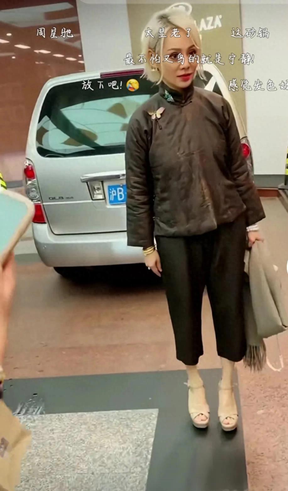 51-year-old Jing Jing's travel style is "big overturn". She wears a ...