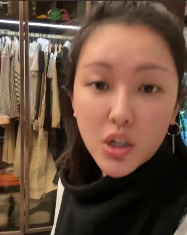 Zhang Kaiyi's live broadcast reveals: internet celebrity meets Zhou Yangqing during live ...