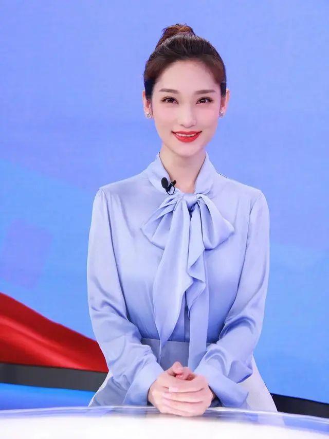 31-year-old host Lan Yu sparked heated discussion: Why does she keep ...