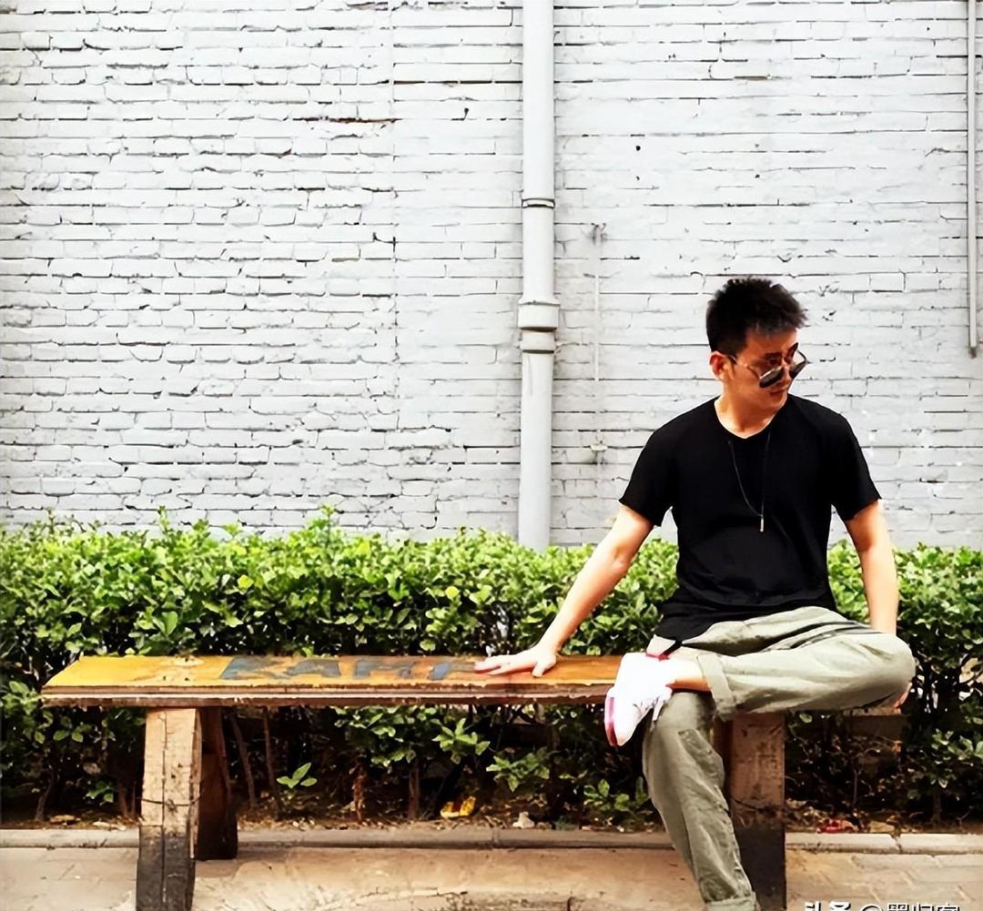 CCTV host Yan Yuxin: He is a talented man and a filial son. He marries ...