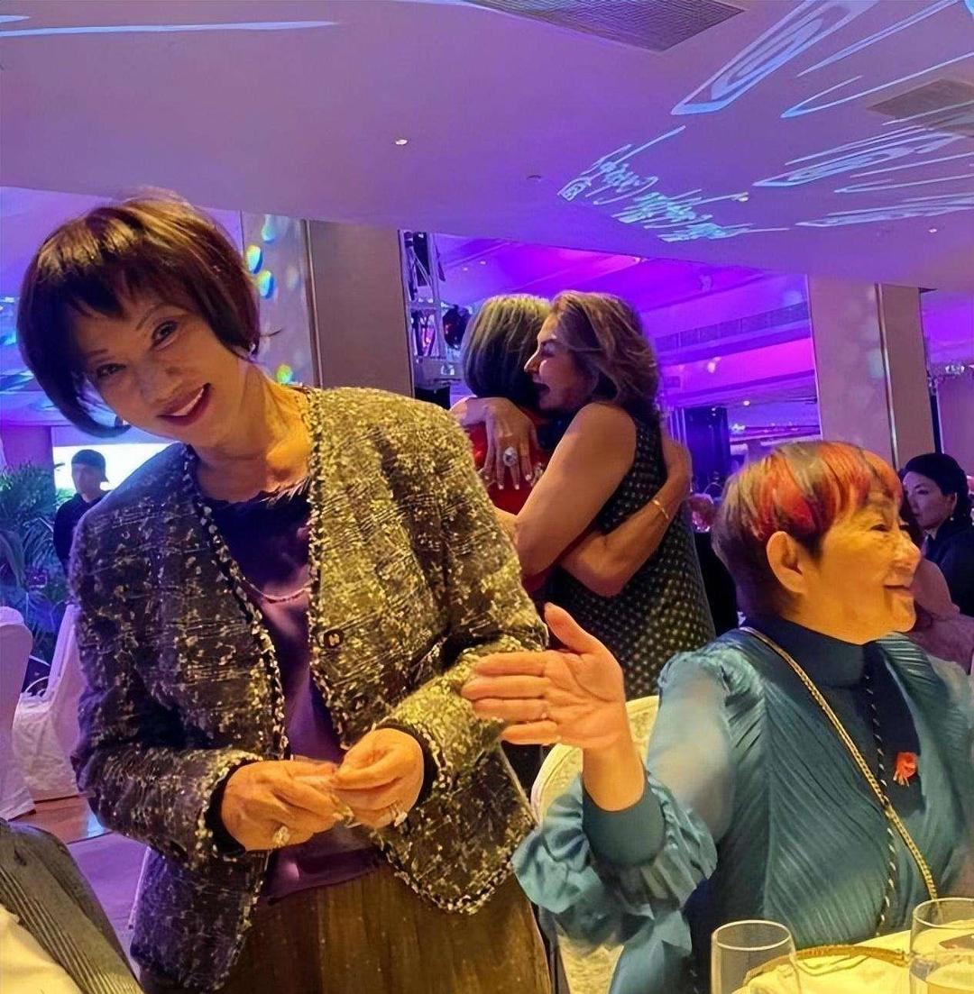 George Lam hugged his ex-wife intimately at his son's wedding. Ye ...