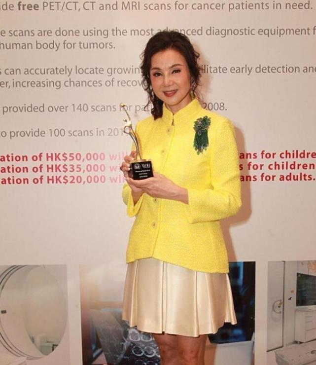 She became famous as "Wan Jun", married a rich man and gave birth to 5 ...