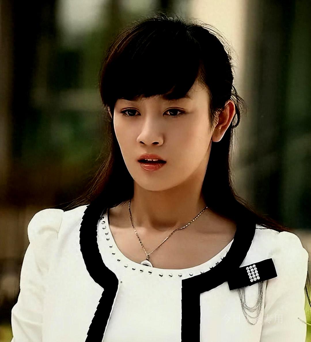 She is the "most beautiful Wei Zihu". After plastic surgery, she was ...