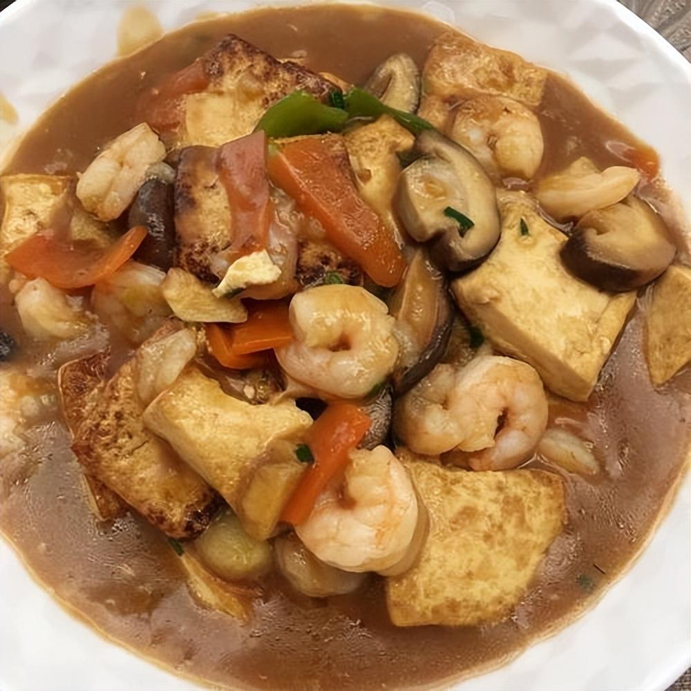 Shrimp tofu stew with seasonal appetizers, the taste of the restaurant ...