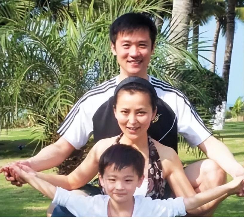Huang Zhizhong: On the day of the divorce, his son's words hurt his ...