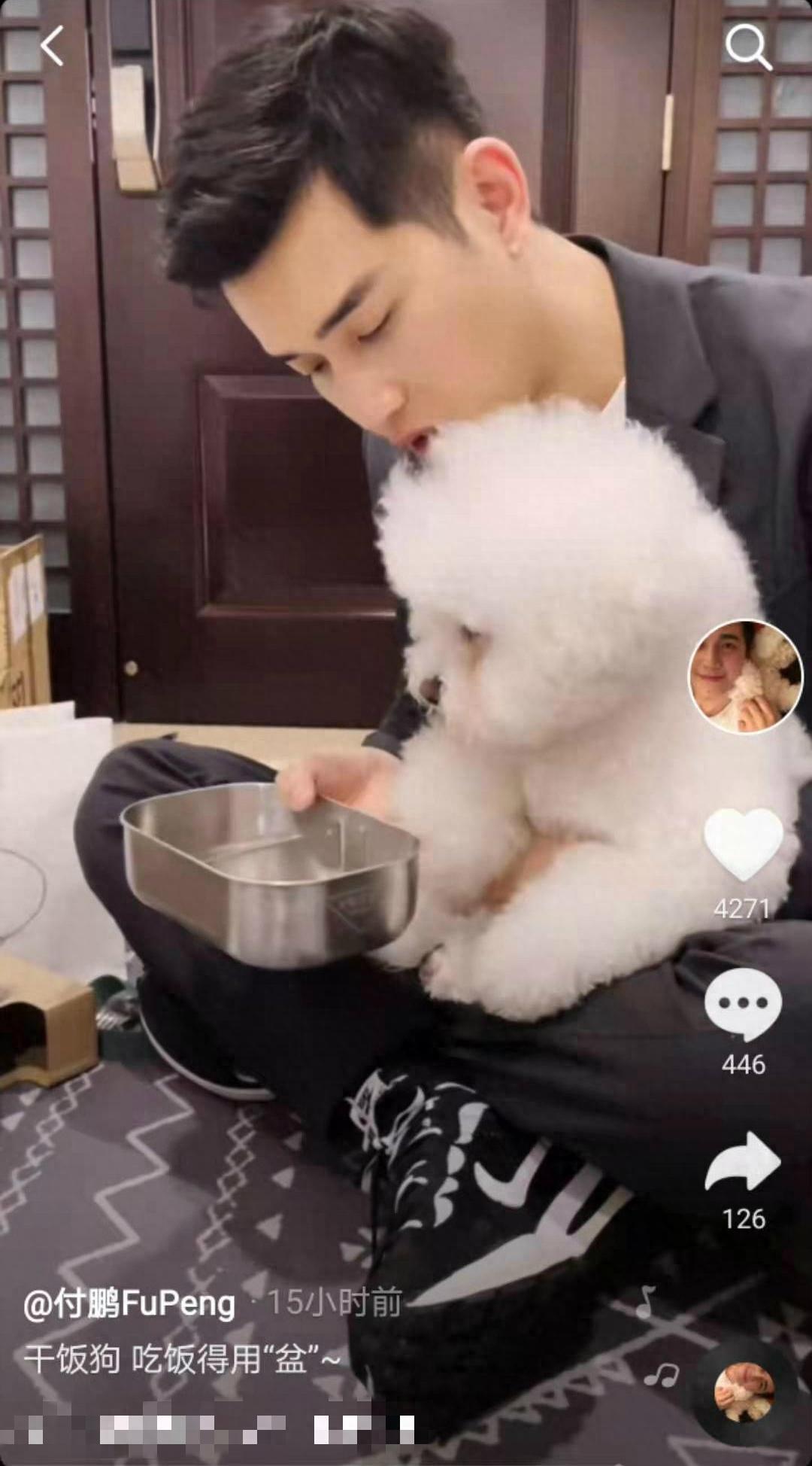 Fu Peng's mansion was exposed: the living room is spacious and the toys ...