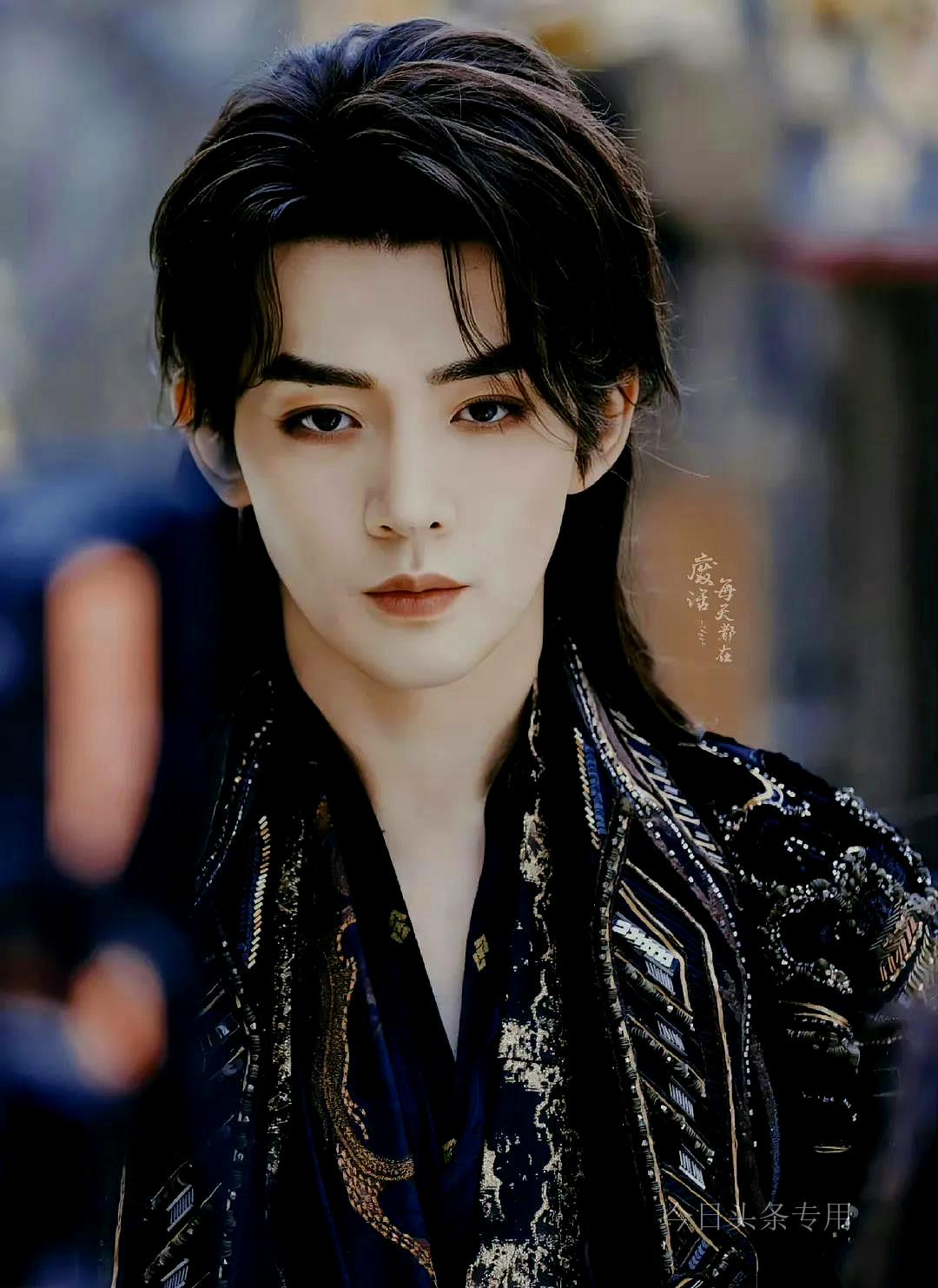 How to evaluate actor Deng Wei? The handsome guy with a sense of atmosphere looks stunning at ...