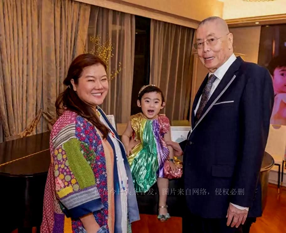 Liu Shikun celebrates his birthday at the age of 84. His 46-year-old ...