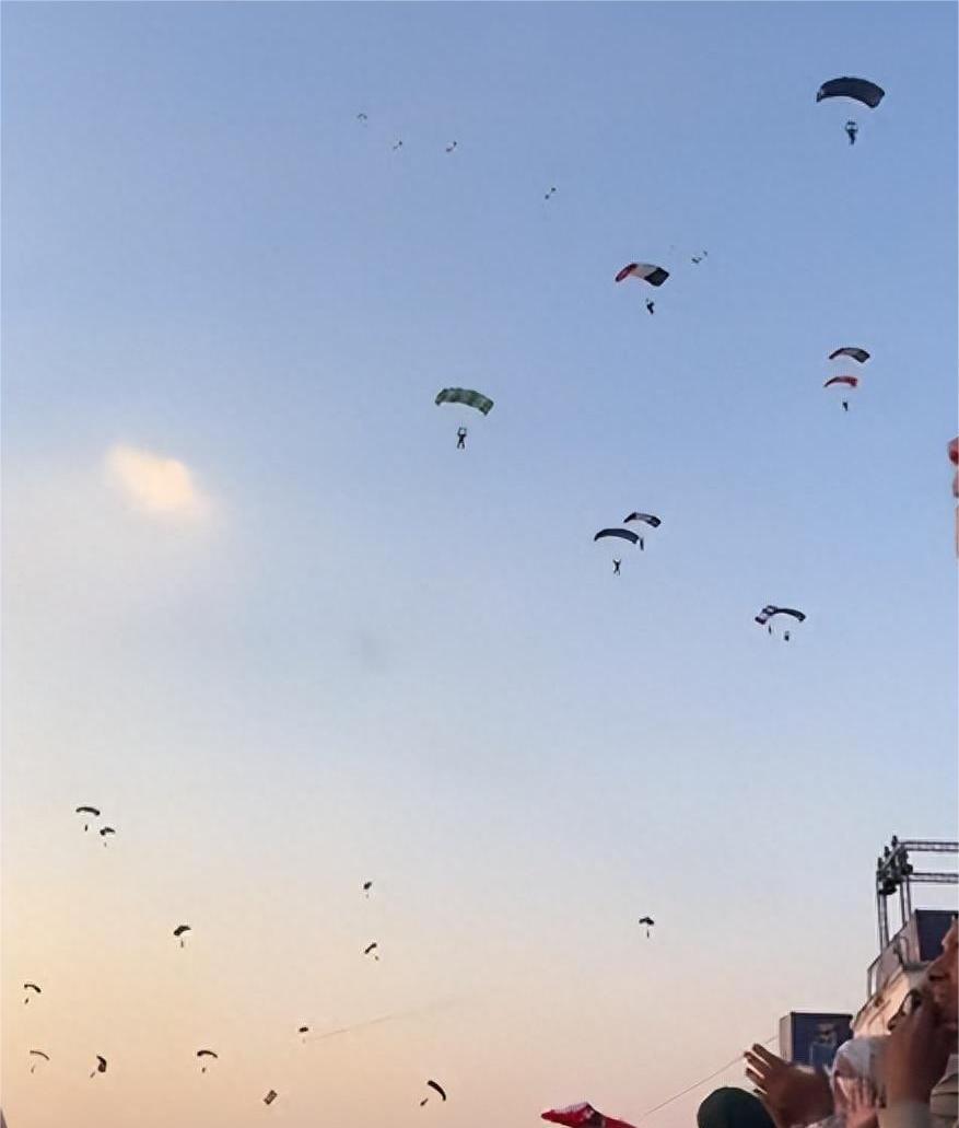 The most tragic scene! 1,500 Palestinian paraglider soldiers penetrated ...
