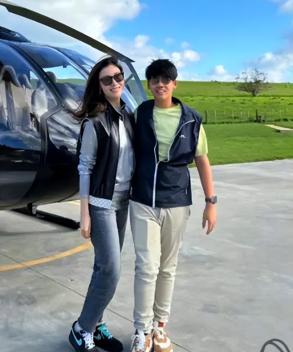 Michelle Reis posted a photo of her mother and son celebrating the ...