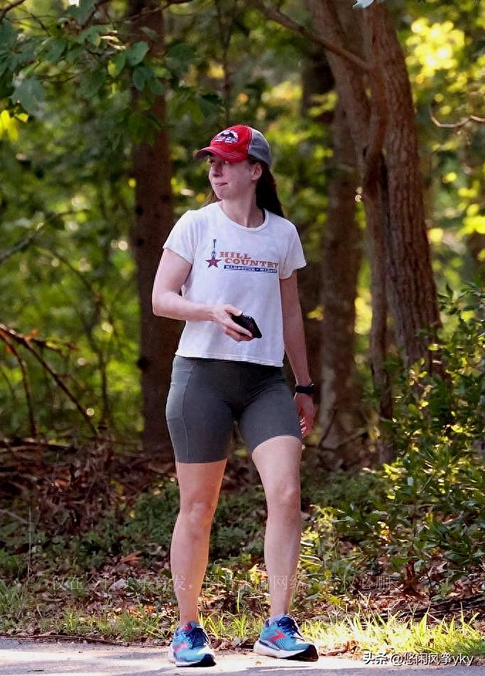 Clinton's 41-year-old only daughter appeared after a long time, wearing ...