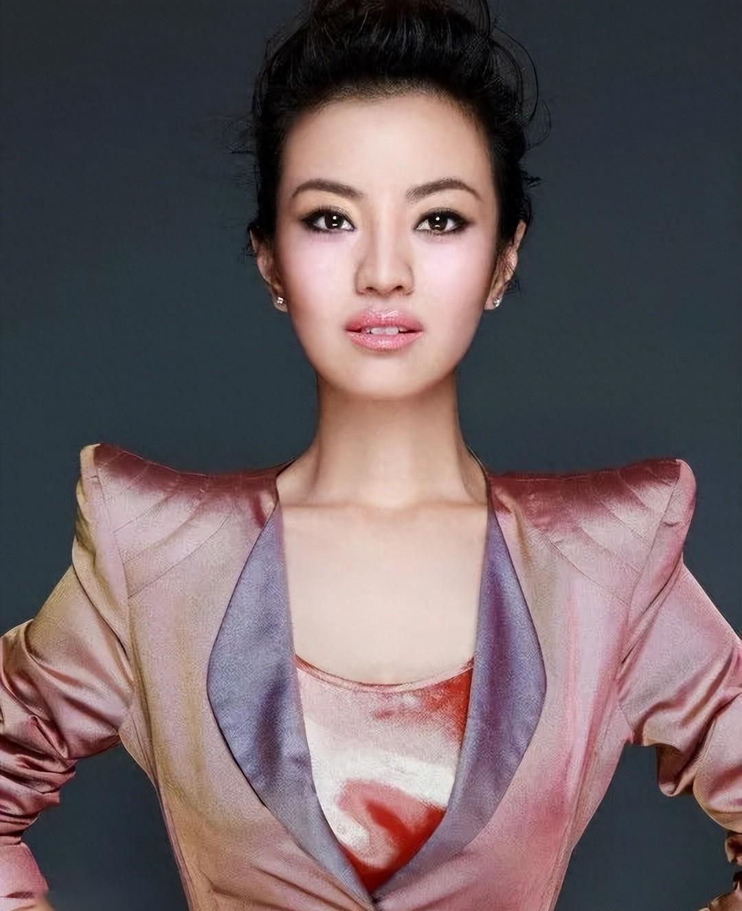 Tu Jingwei, a CCTV anchor: abandoned Bening and joined the rich, and became an Internet ...