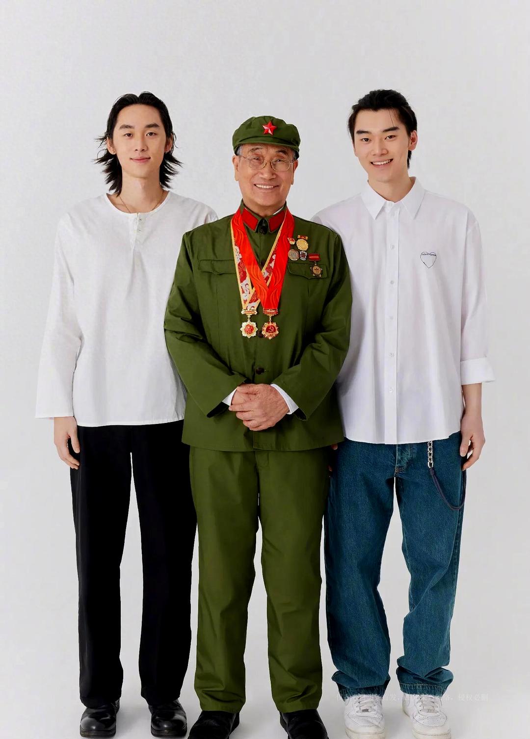 Lin Yilun's father's identity is not simple. He wore red festive ...