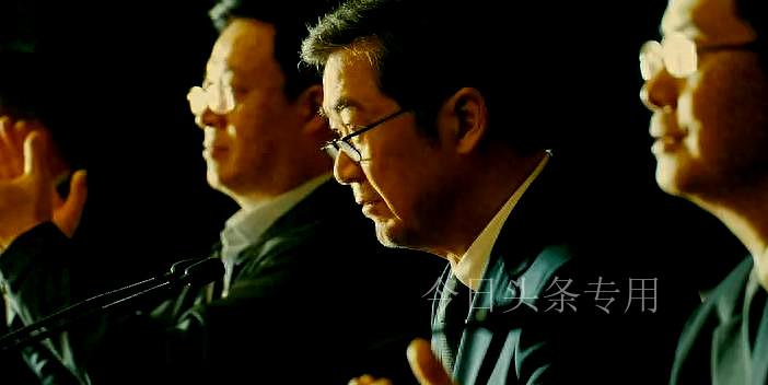 When 31-year-old Zhou Dongyu and 23-year-old Lin Boyang stood together ...