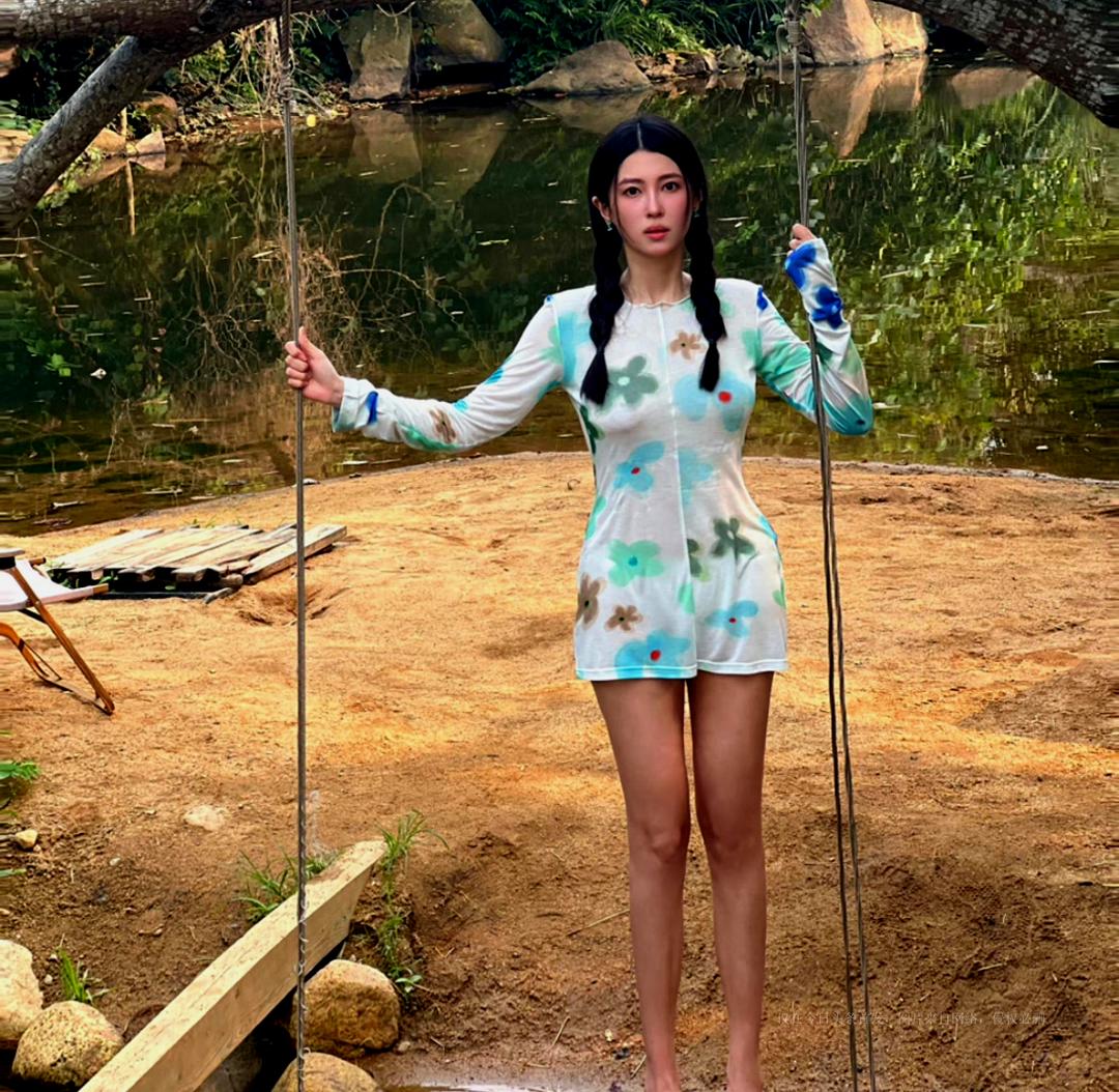 Liu Xiaoyu and his beloved wife went on a trip. The wife ate on the street and showed off her ...