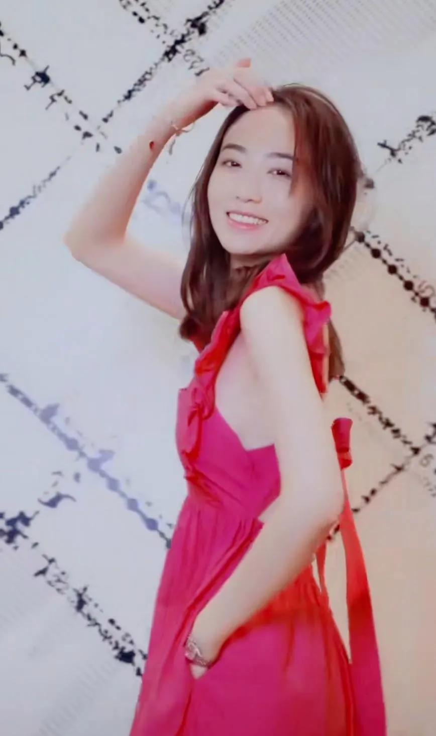 Get to know Bai Shanshan in 24 photos of her daily life. She has fair ...