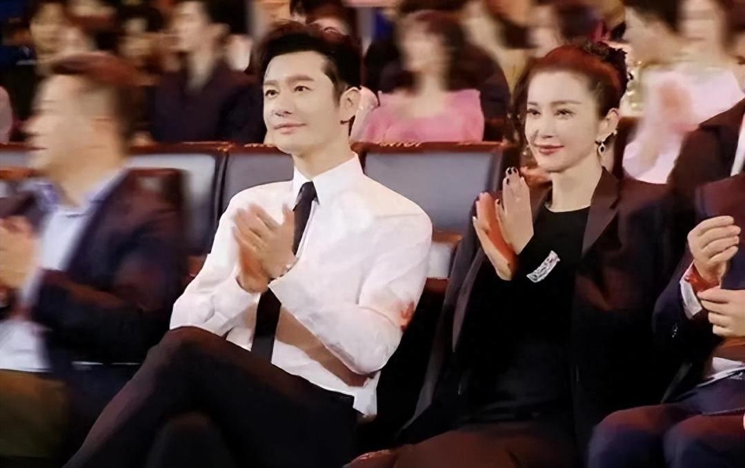 Huang Xiaoming's proposal was successful? Ye Ke showed off the diamond ...