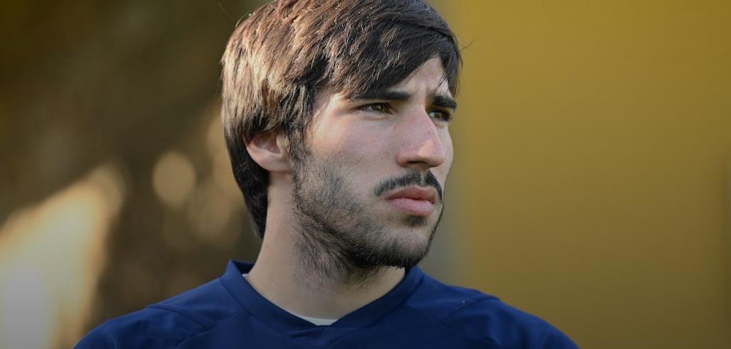 Tonali fell into gambling addiction, reunited his family and shed tears ...