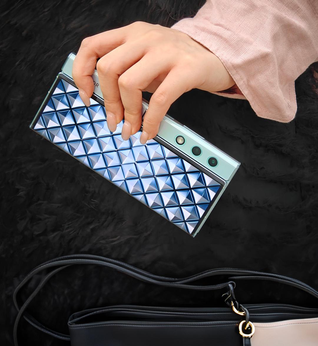 榮耀V Purse錢包摺疊屏體驗：相比其他手機有哪些特別的？ - 頭條匯