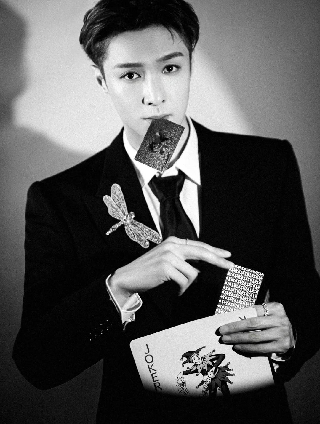 Zhang Yixing attended the 36th China Film Golden Rooster Awards event ...