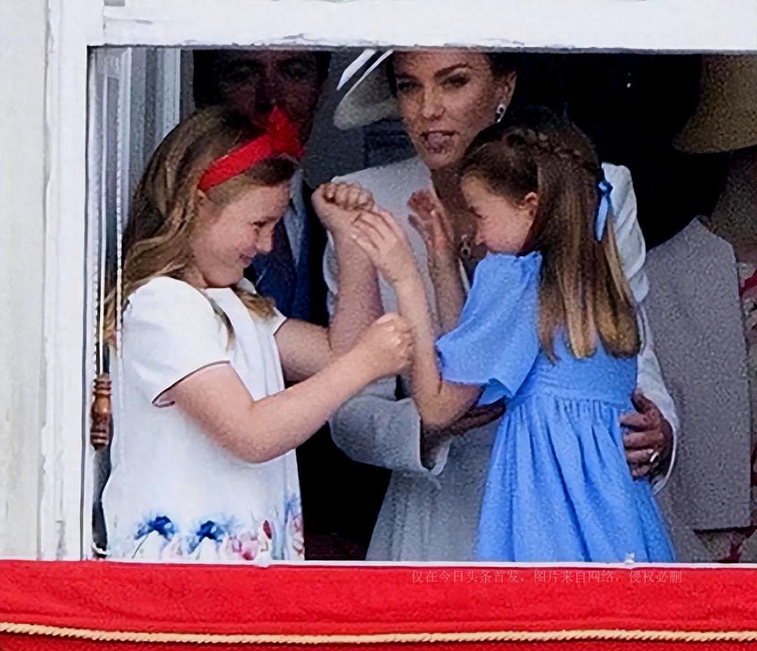 Royal Family Clash! Charlotte laughs and communicates with her cousin ...