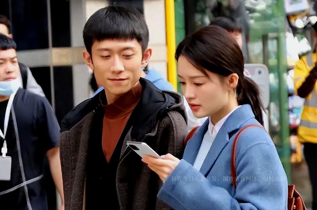 The relationship between Zhang Yishan and Li Qin was exposed. They were ...