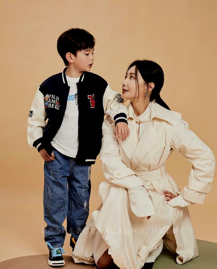 Wu Qilong's ex-wife Ma Yashu takes photos with their children! A pair ...