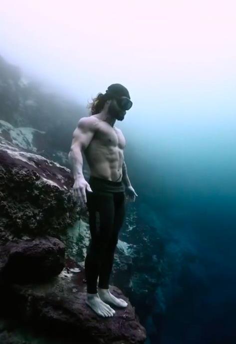 Wu Jing's mentor Han Ting drowned in water at a depth of 110 meters ...