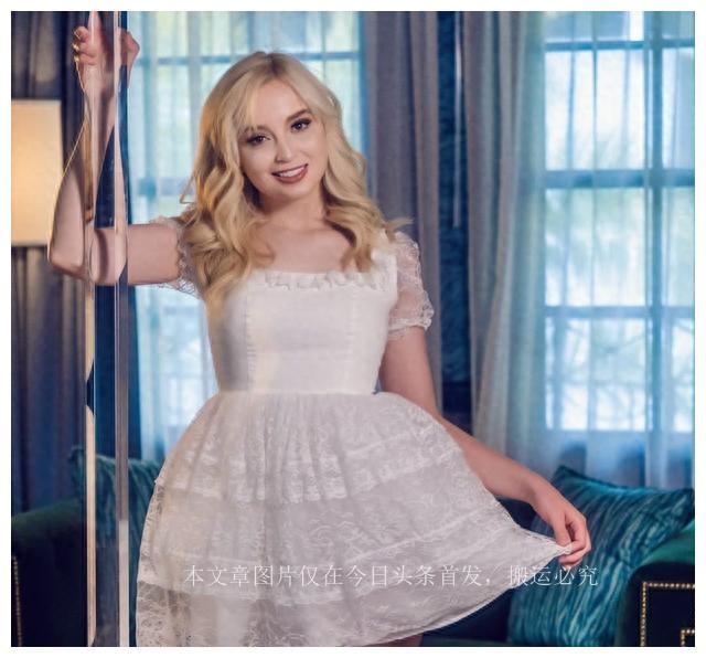 Double-hearted actress, Lexi Lore, the stunning doll from Family A ...