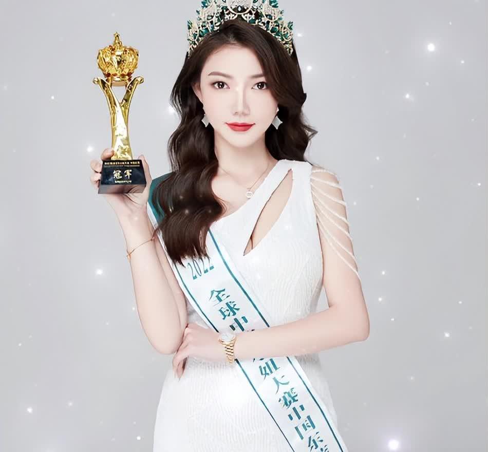 Miss China's sparkling response: Love teeth come true, cheongsam shows ...