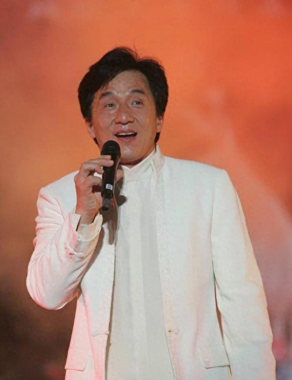 Jackie Chan's 86-year-old father was seriously ill. Jackie Chan went to ...