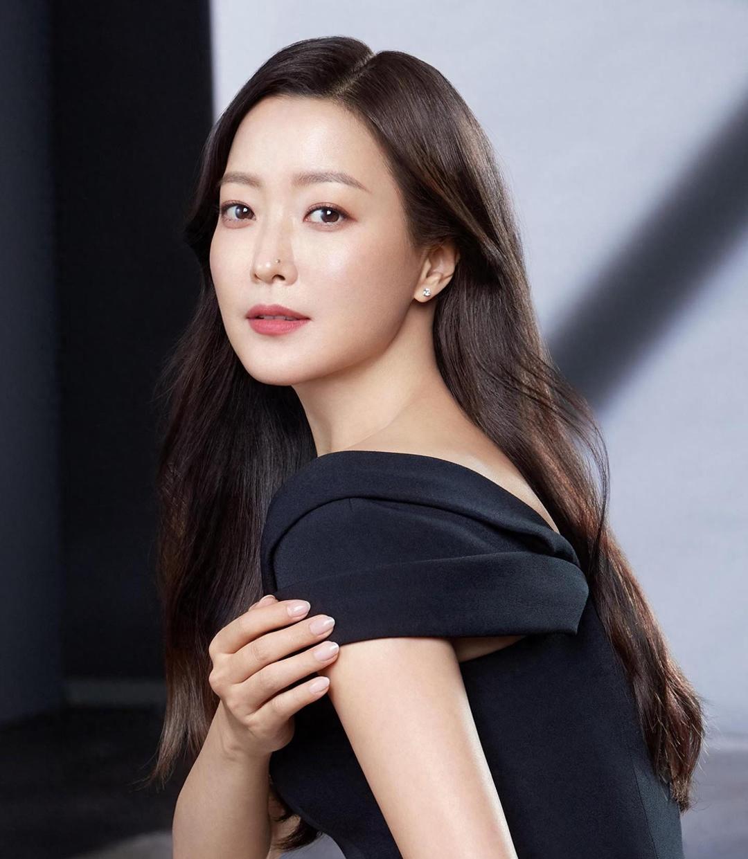 Kim Hee Sun: The sticker controversy subsided for a while, but became ...