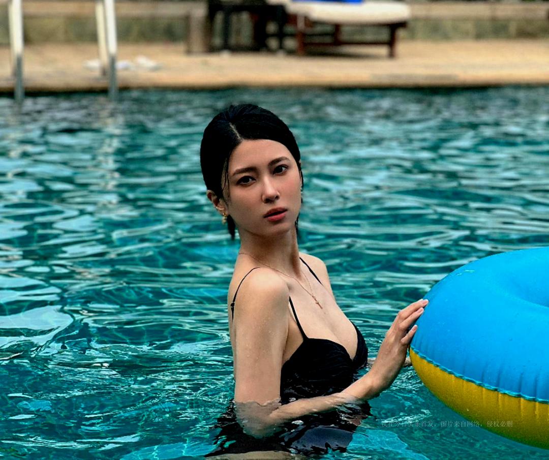 Liu Xiaoyu and his beloved wife went on a trip. The wife ate on the street and showed off her ...