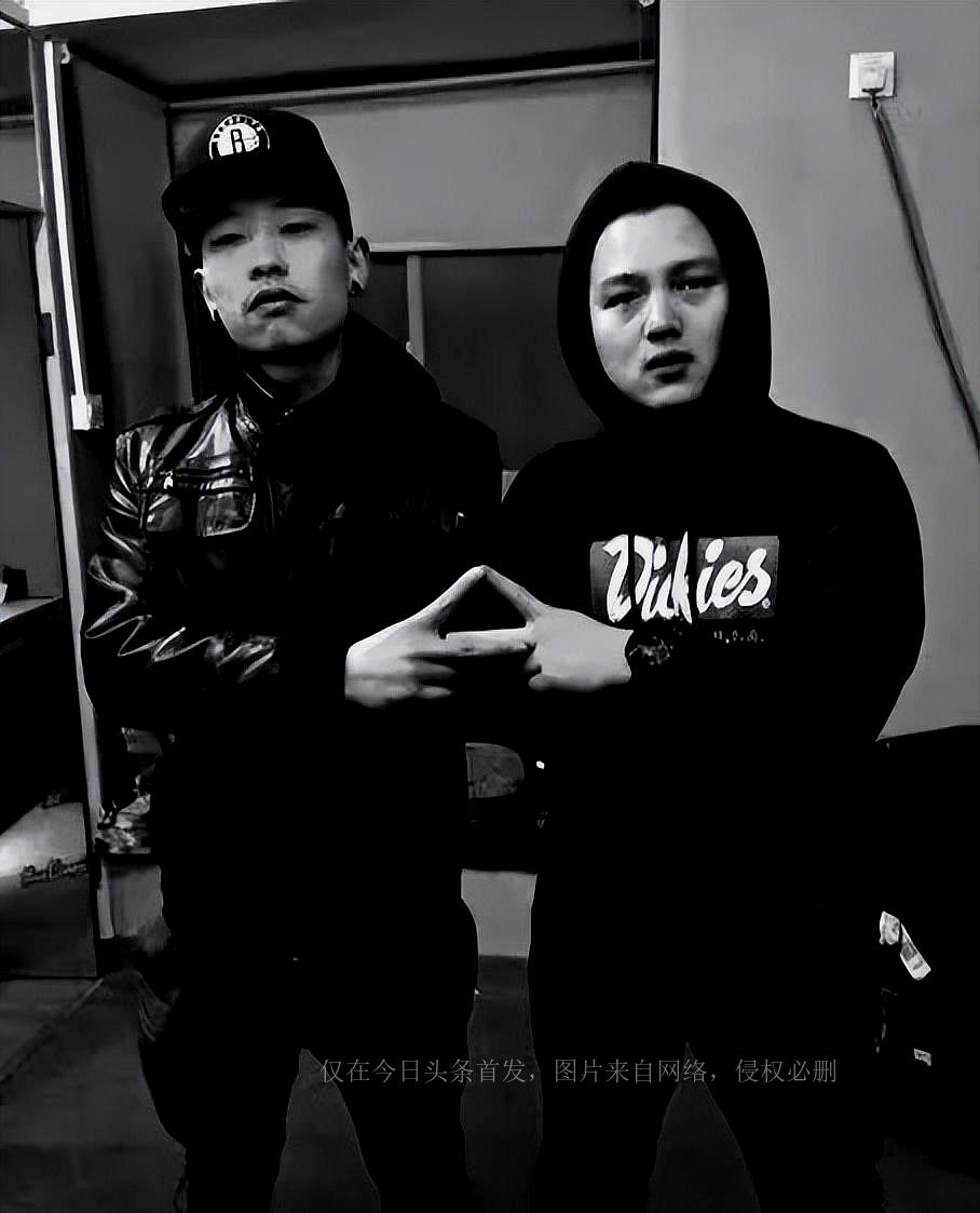 Create a river and lake flow with GAI, shout the slogan "Follow the standard, go up", and ...