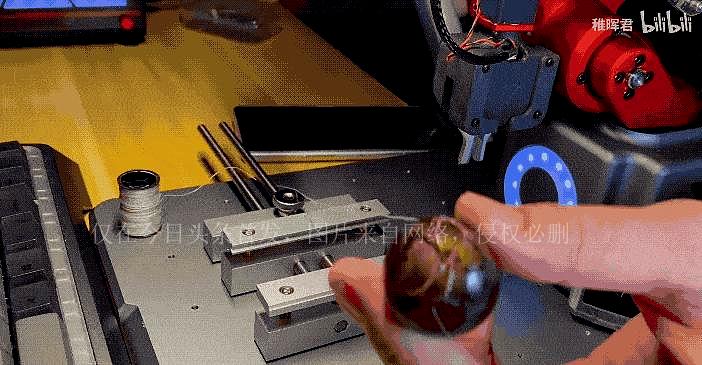 It's amazing. Huawei's “genius boy” created a magical robotic arm that ...