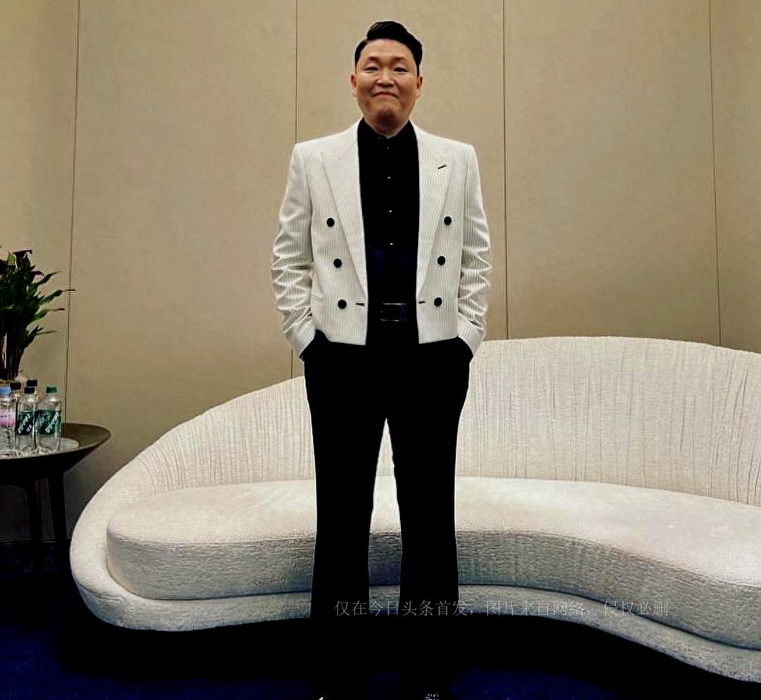 "Uncle Psy" had an accident at PSY's concert. A staff member fell from ...