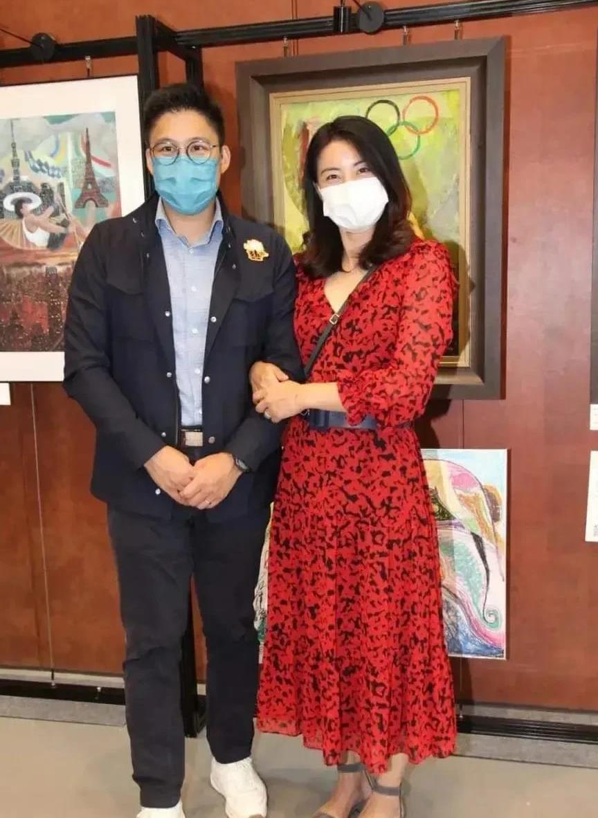 43-year-old Huo Qigang rarely took care of his 64-year-old mother Zhu ...