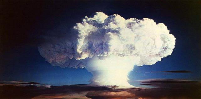 The horrifyingly powerful "Second Atomic Bomb": without damaging a ...