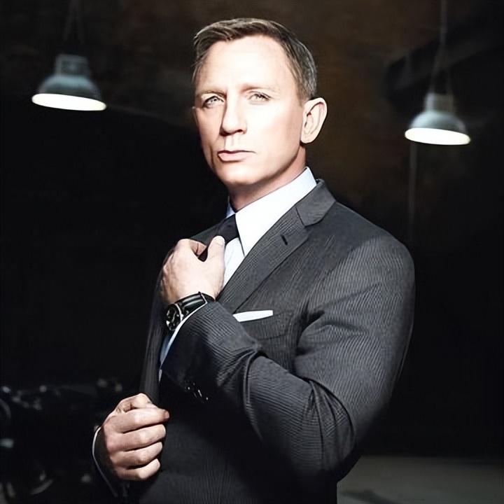 The movie Super Agent "007" tells the story of James Bond's legendary ...