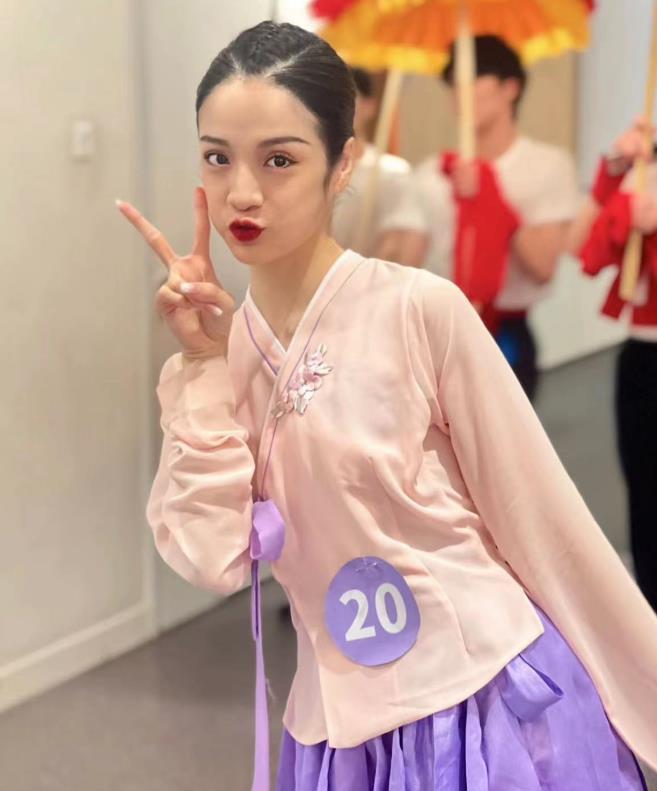 21-year-old dancer Tan Mei passed away. Her mother mourned the death ...