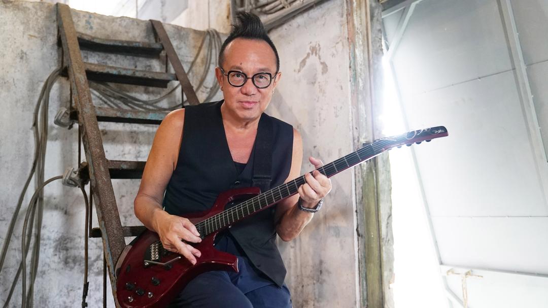 Huang Dawei joins JW Music in the production of new songs. Huang's ...