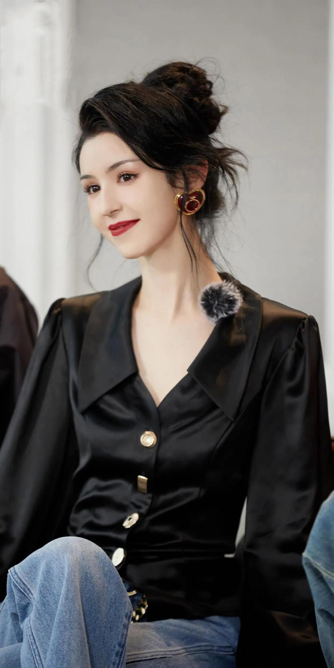 Hanikezi's cool photo wallpaper: flaming red lips paired with black ...