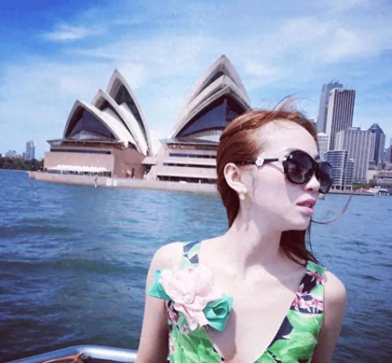 Get to know Bai Shanshan in 24 photos of her daily life. She has fair ...