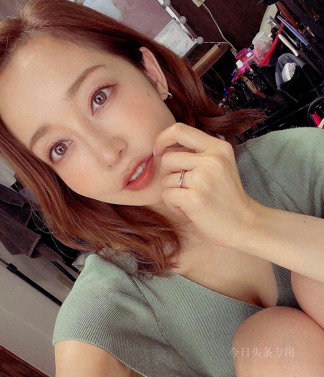 Japanese female artists, Yuu Shinoda, Yumi Fukada, and Yuna Hashimoto ...