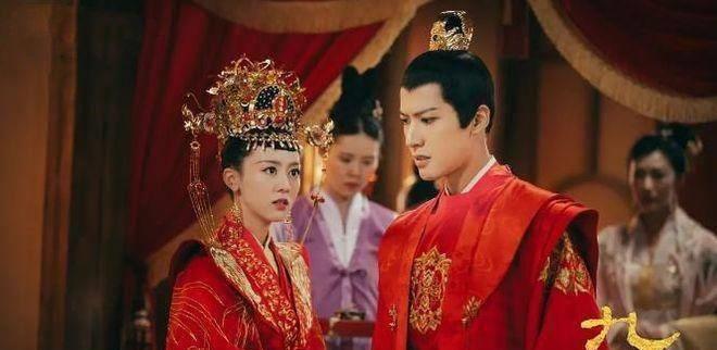 There are 6 hit dramas starring the original Bai Lu. All the male protagonists are good-looking ...