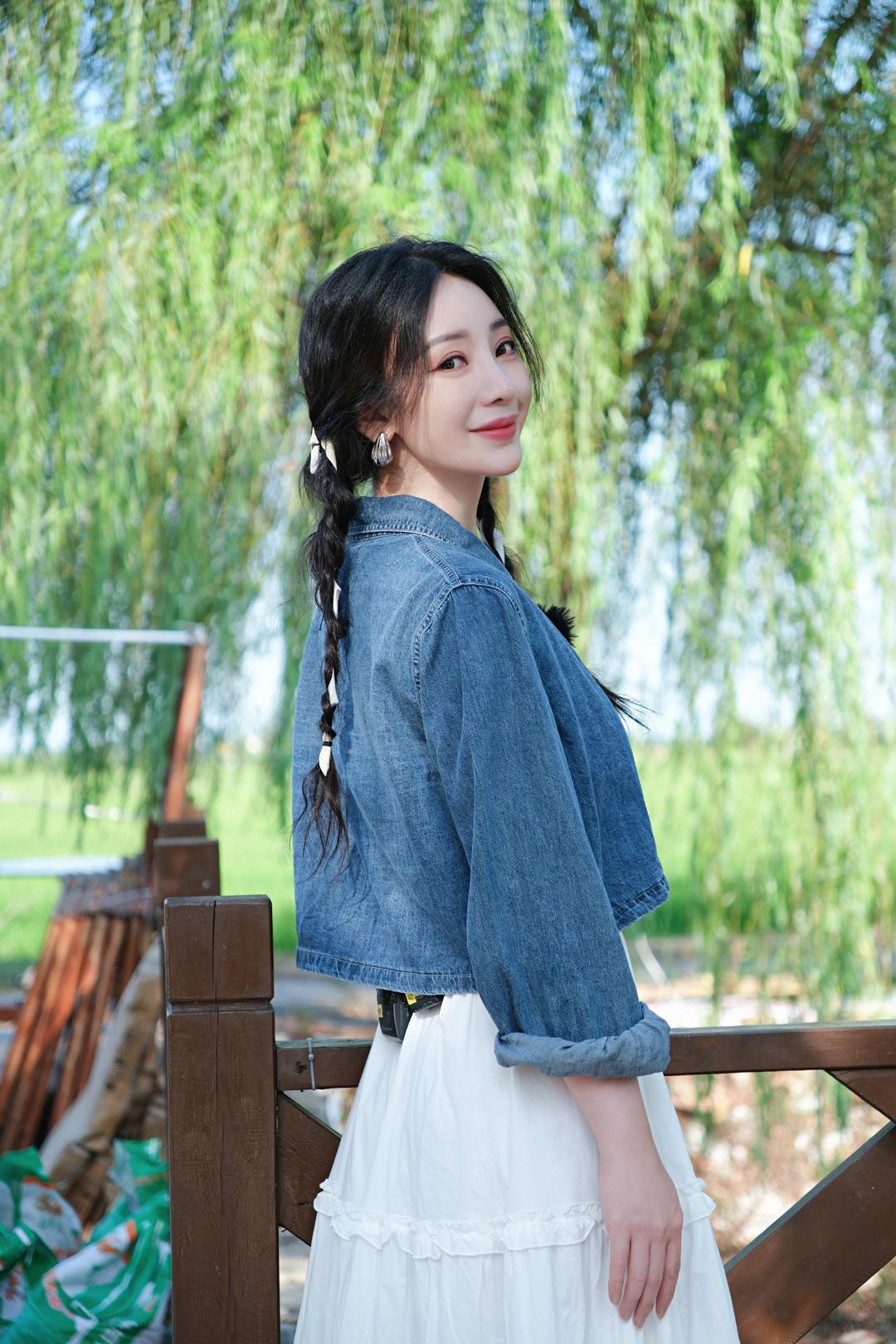 Liu Yan and Jiang Yan made a surprise appearance, and "Flowers Bloom ...