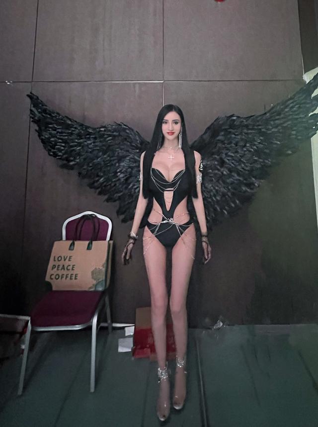 Wu Chunyi, the champion of the Global Supermodel Professional Championship, shares the photo of ...