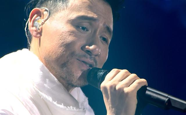 60+ Jacky Cheung returned to the film industry, choked up at the tenth ...