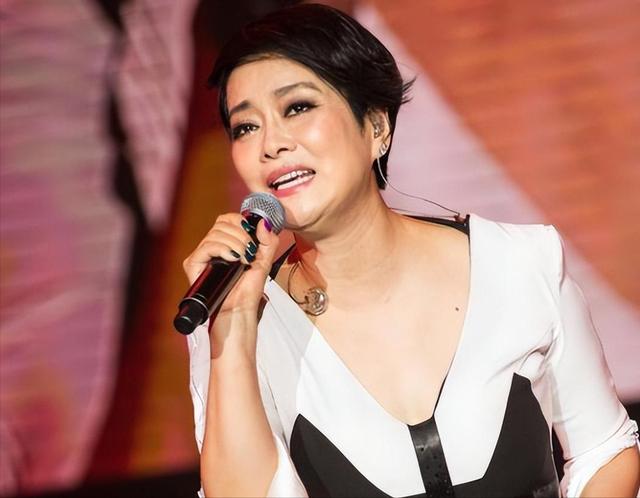 59-year-old Mao Amin: She found herself at the airport with a white ...